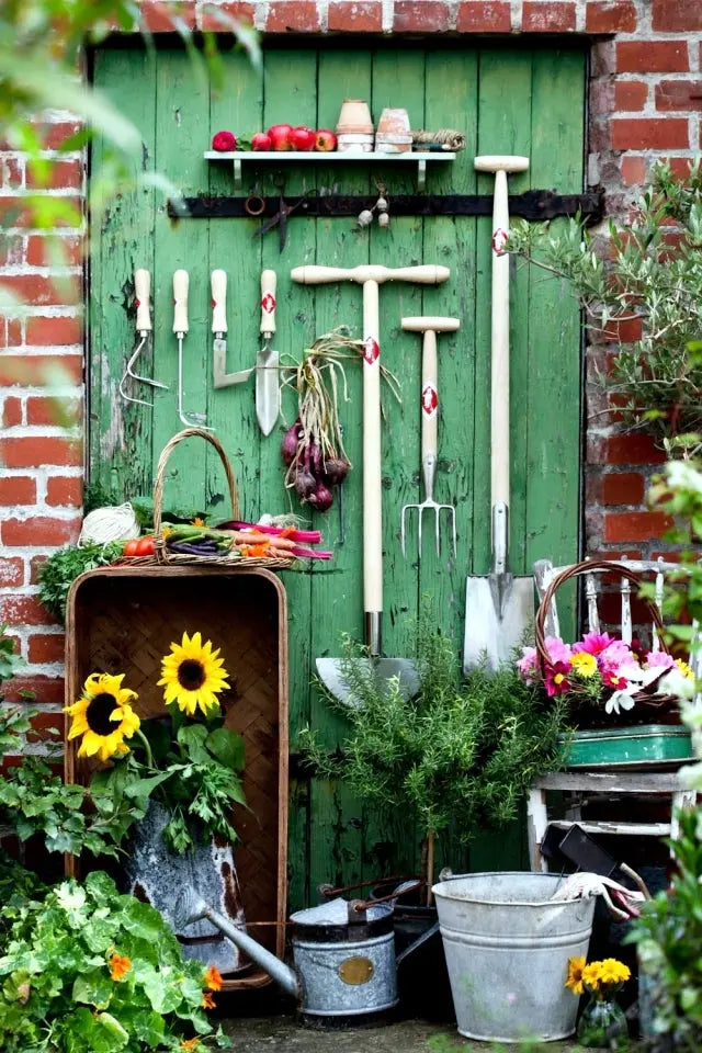 Garden Tools & Hardware - Bonnyrigg Produce & Garden Supplies